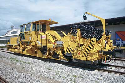 SSP 110 SW – Ballast distributing and profiling machine for turnout and ...